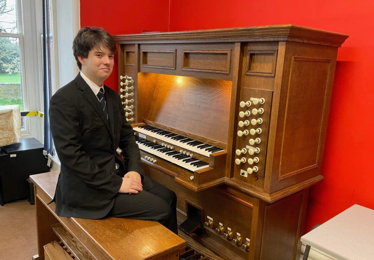 Hugh wins at Kent County Organ Competition | King's School Rochester